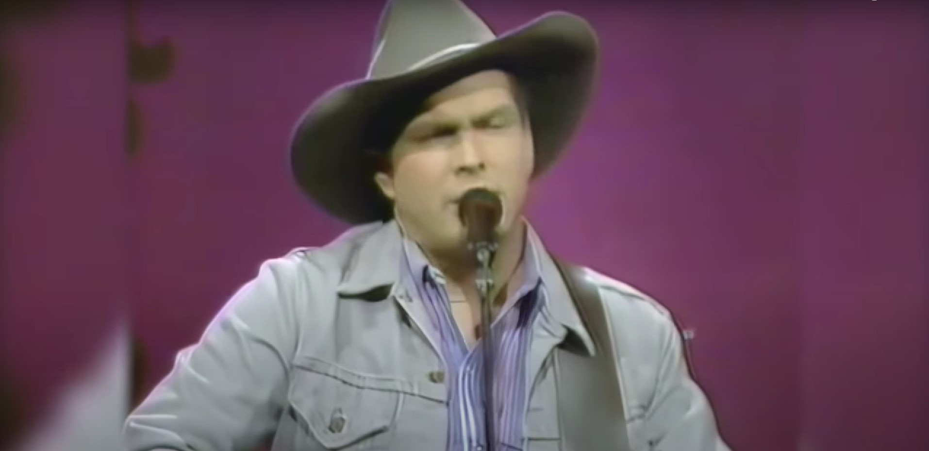 Garth Brooks sings "If Tomorrow Never Comes" and it's simply beautiful.