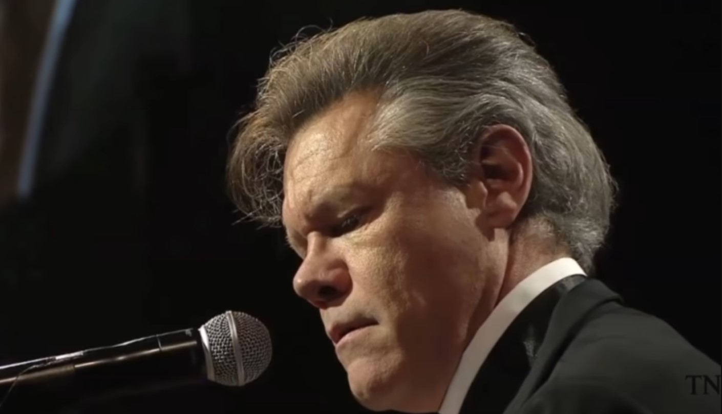 3 Years After His Massive Stroke, Randy Travis Returns To Sing “Amazing ...